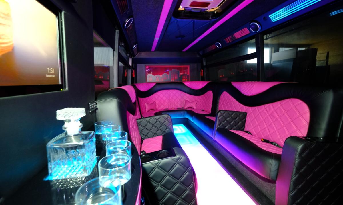 Münster Pretty in Pink Partybus